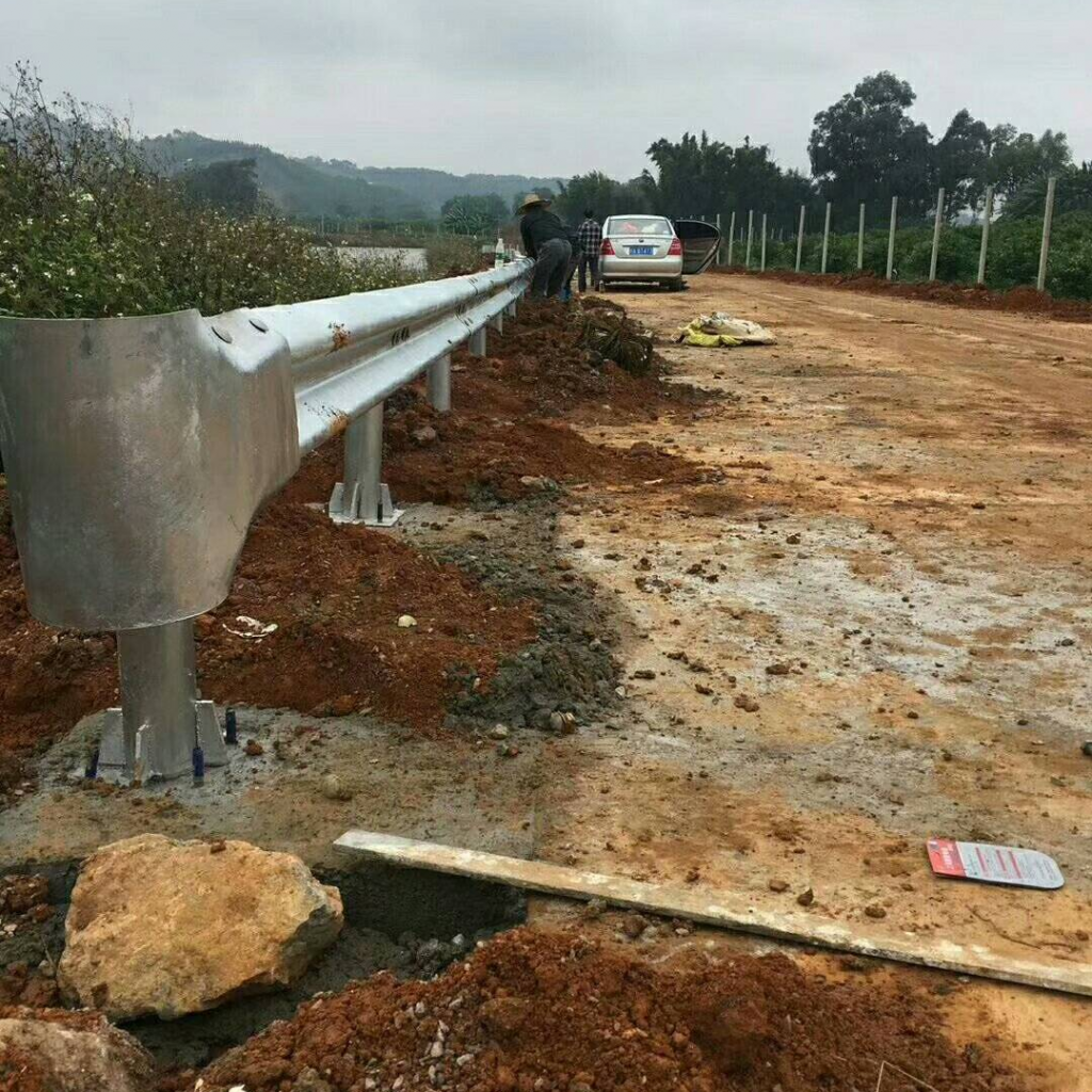 HIGHWAY GUARDRAIL INSTALLATION – Unik Traders